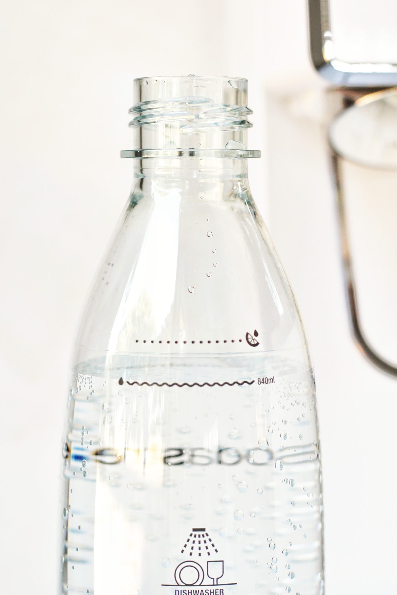 Bruiswater met zwarte bes (SodaStream) - By Sin